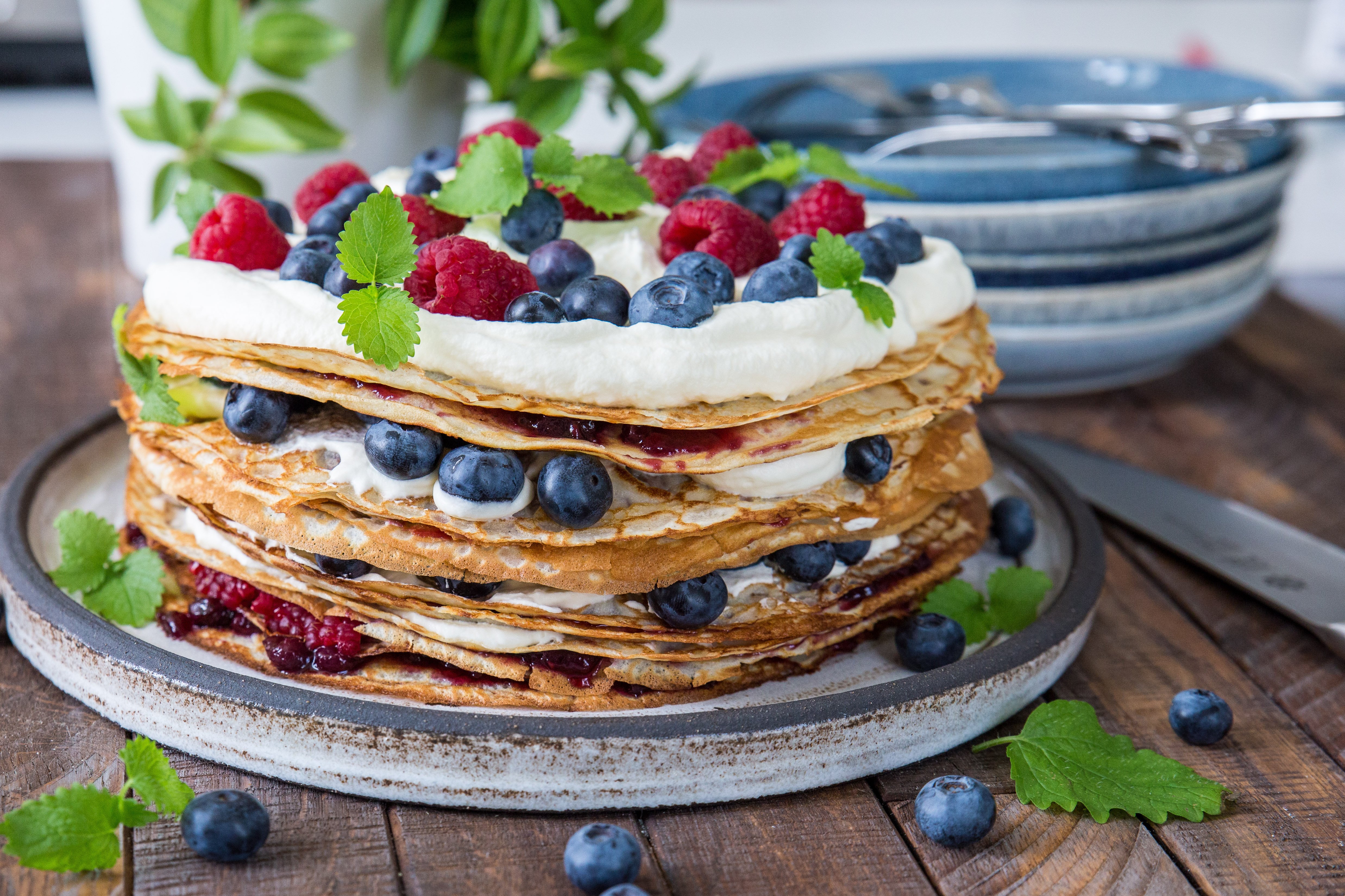 Pannkakstårta med bär | Fredriks fika - Allas.se