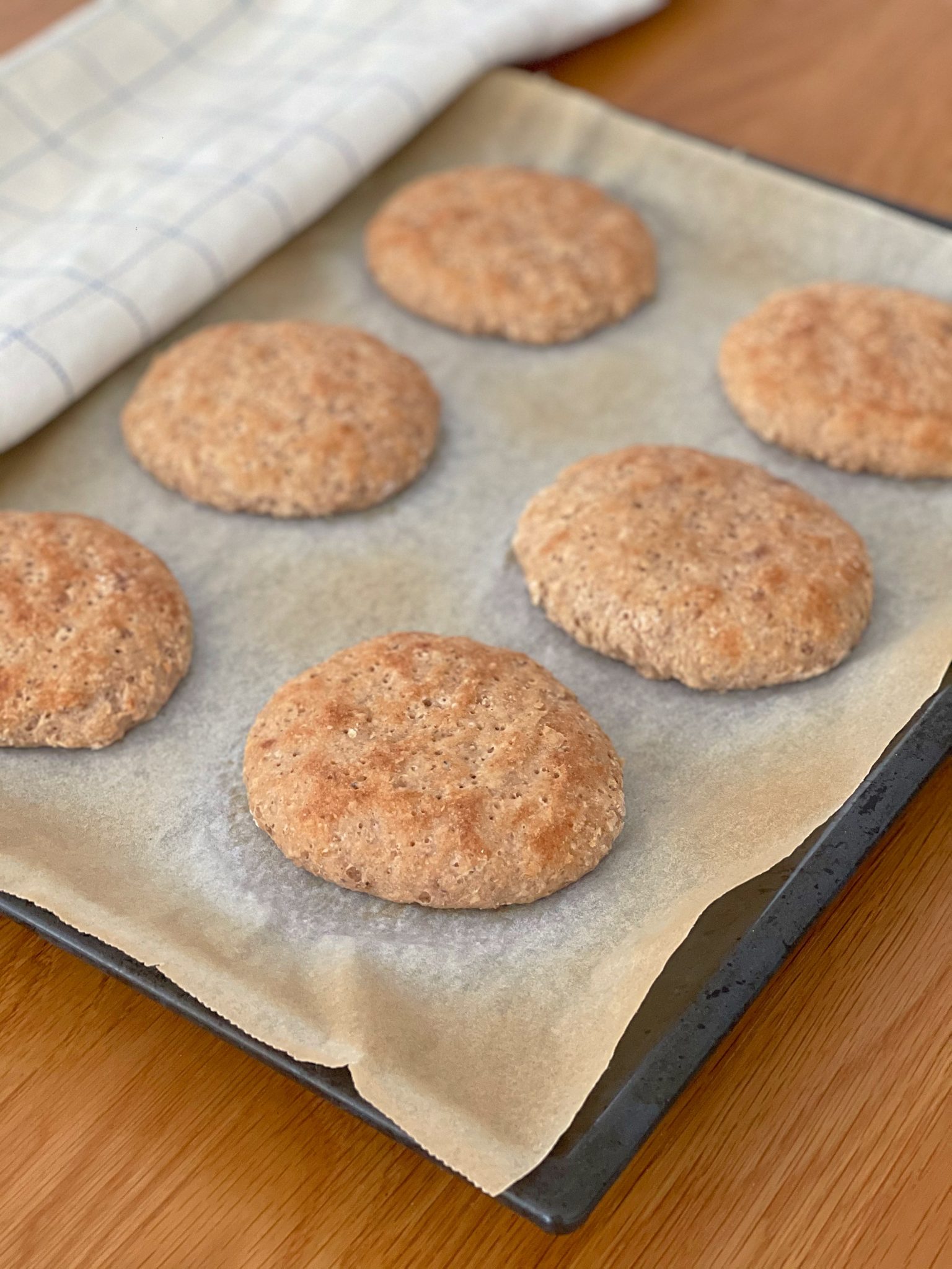 Grova glutenfria tekakor med filmjölk